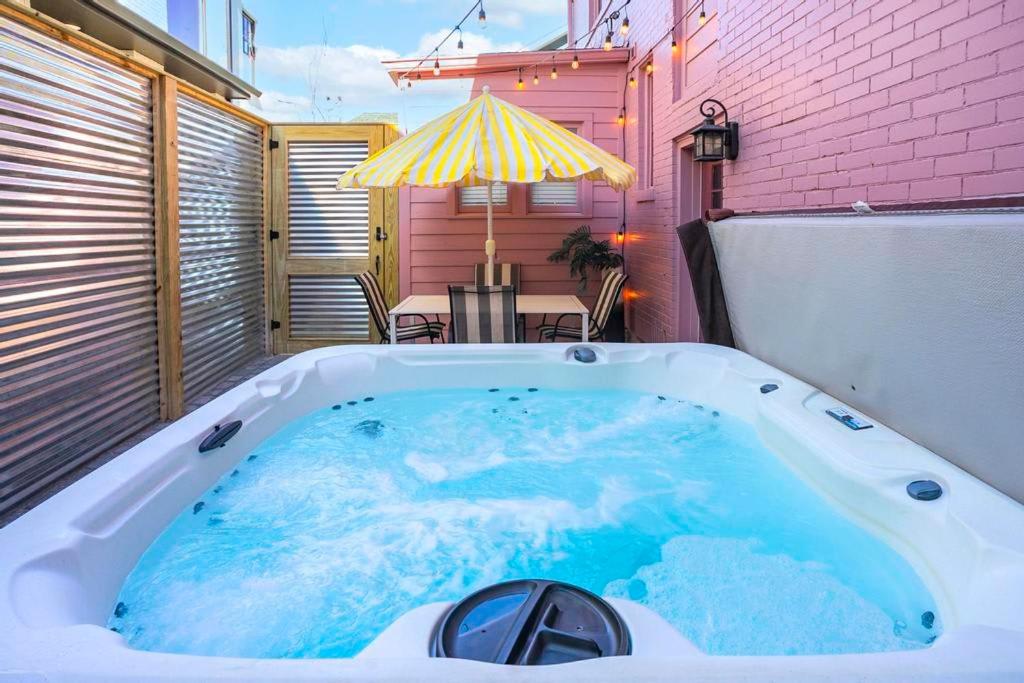 HotTub at The Pink House Walk to Coffee Food Bars, Nashville (updated ...