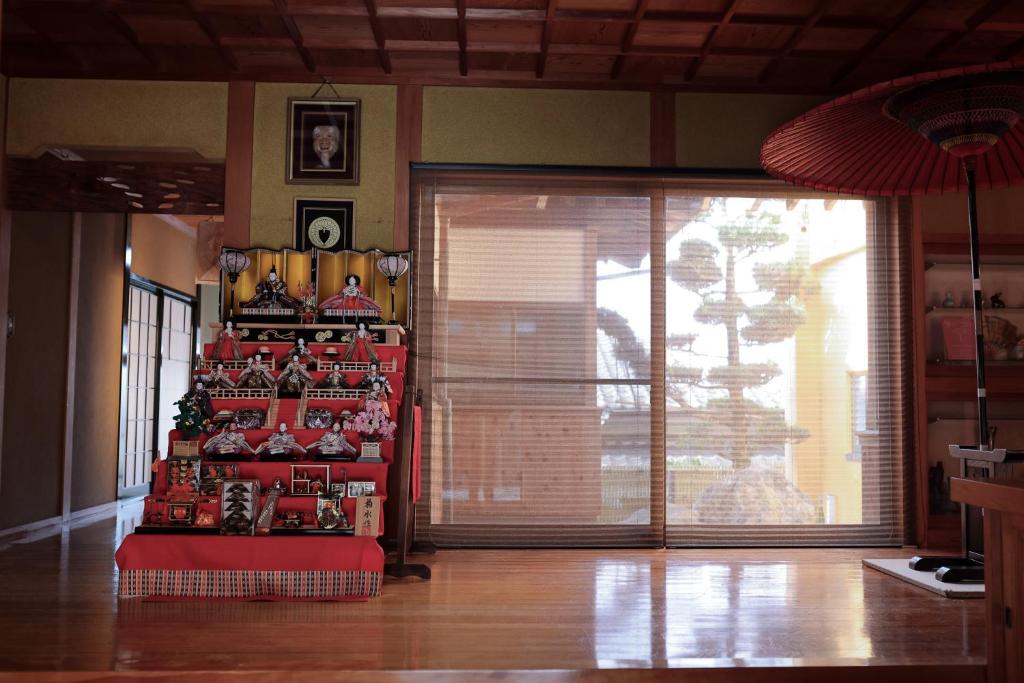 Samurai House as seen in Movies and Dramas and Samurai Manner Tea House ...