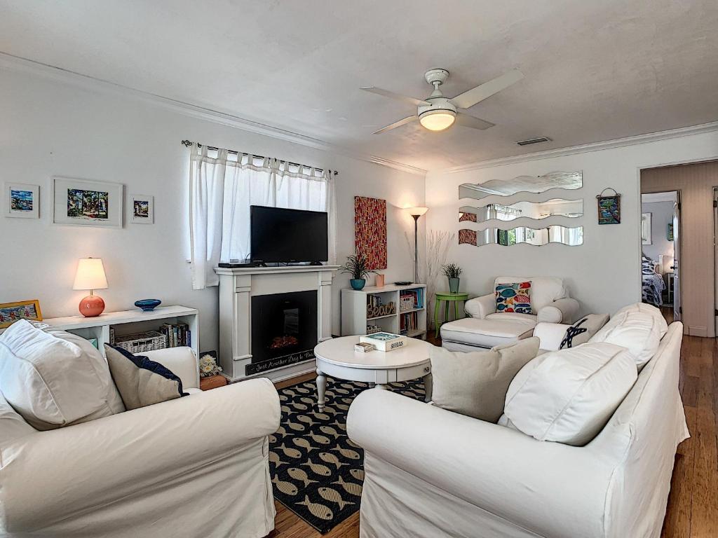 ~ Fish Cottage ~ NSB Sanctuary Pool Courtyard View Coronado Arms B11 ...