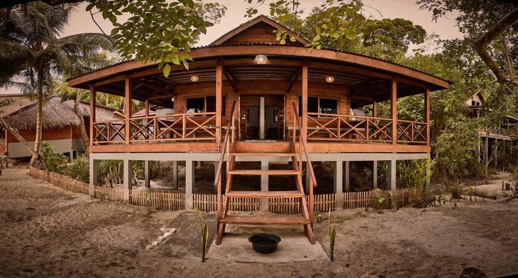 Sunset Surfing Villas Mentawai, Tuapejat (updated prices 2026)