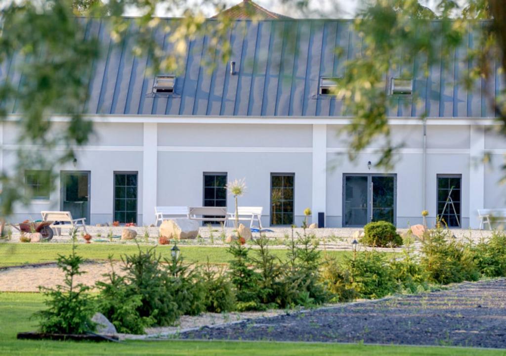 Folwark Matecznik - Spichlerz, Sedzinko (updated prices 2025)