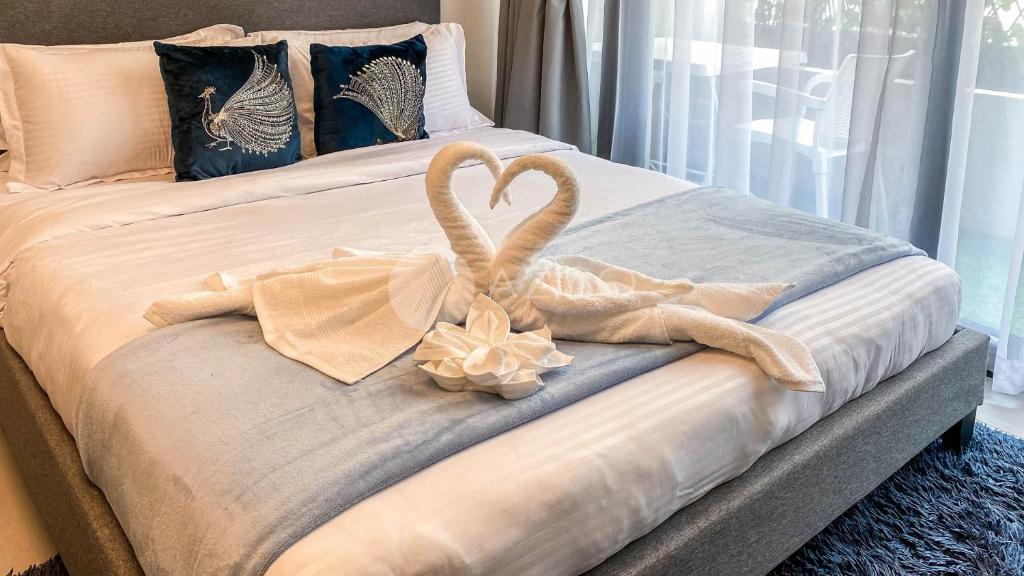 Splendid Studio with Beautiful Resort Style Living in JVC - Oxford ...