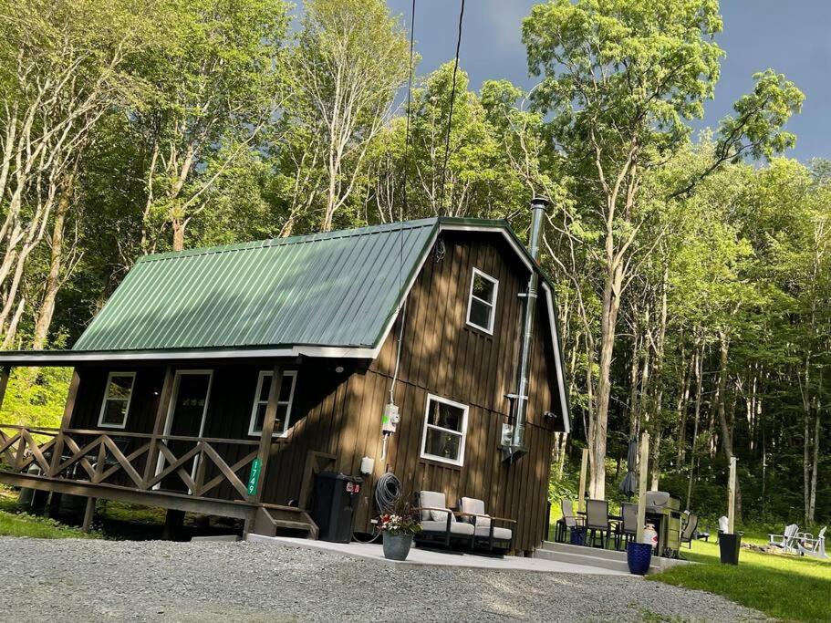 Private Cottage with Hot Tub in the Woods, Thompson (updated prices 2025)