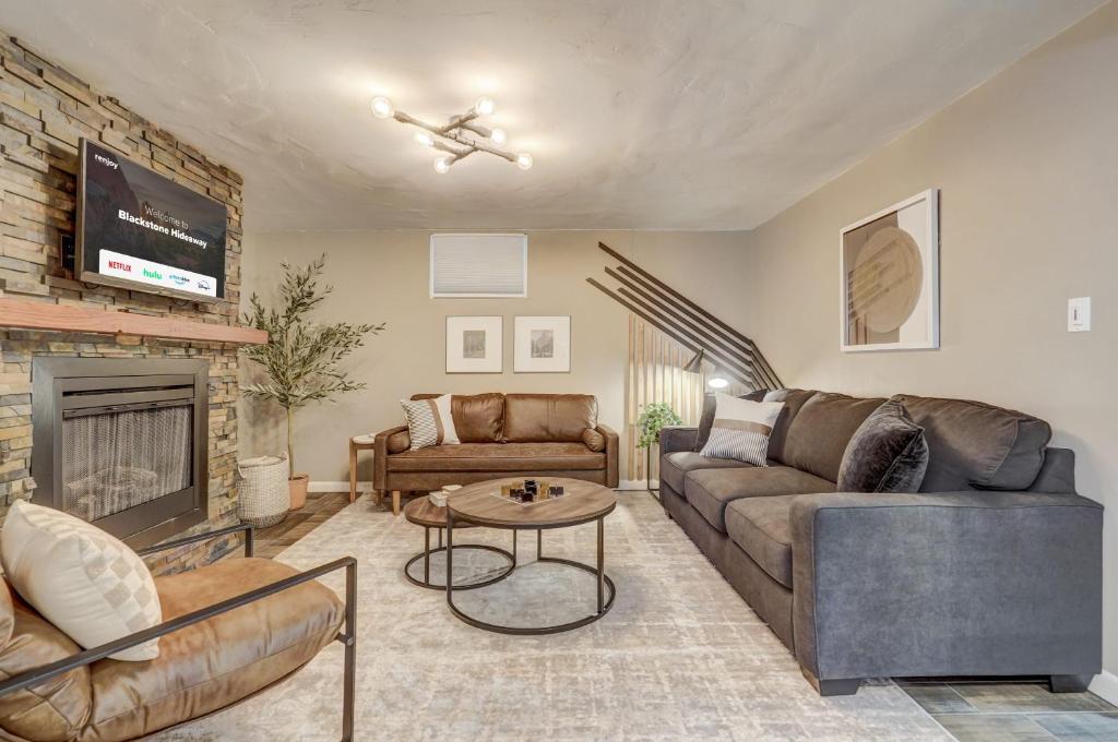 Blackstone Hideaway Downtown Lower-Level Apt, Colorado Springs (updated ...