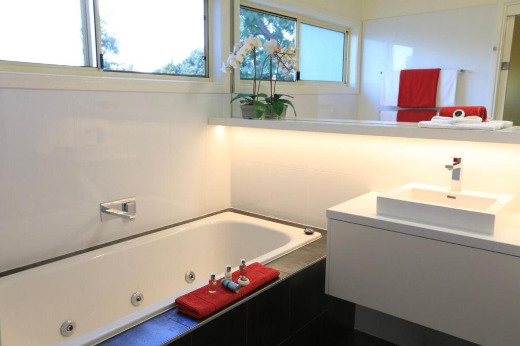 Inglenook Luxury Spa Cottage for Two, Cowes (updated prices 2025)