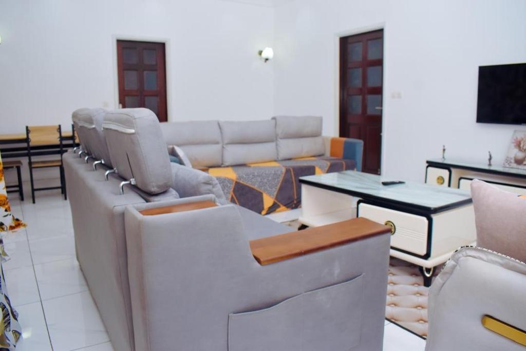 Onij, Ngoyo (updated prices 2025)