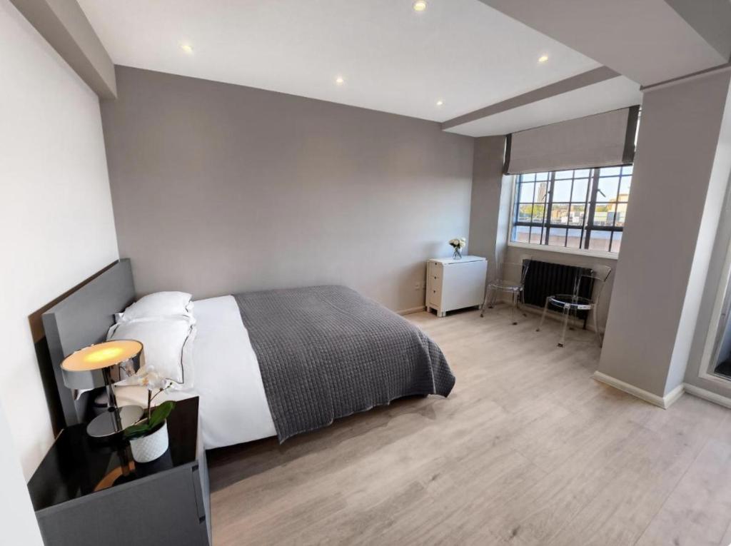 Chelsea Flat 10 mins Harrods with Balcony and Gym, Londres (precios ...