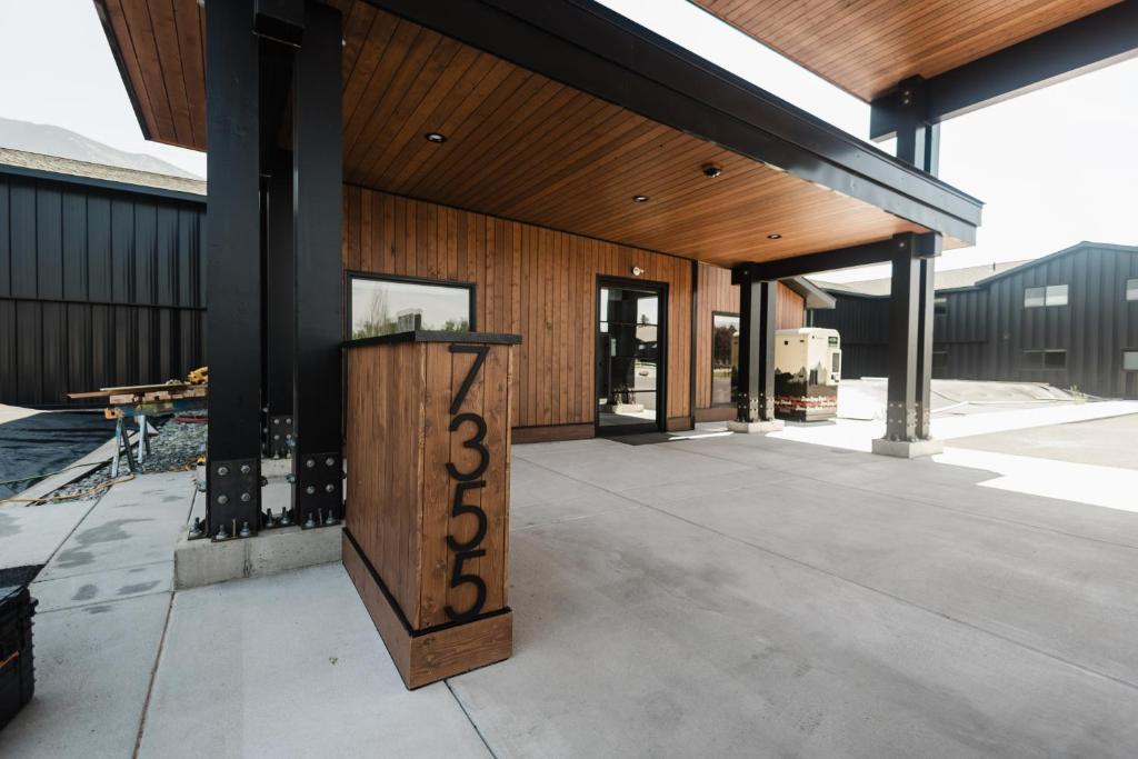 Wonderstone at Glacier, Columbia Falls (updated prices 2025)