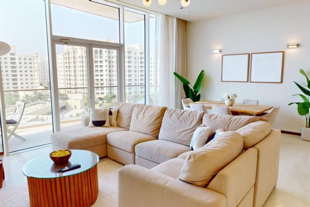 Luxury at Tiara Beach Residences 2 Beds, Sleeps 6, Dubái (precios ...