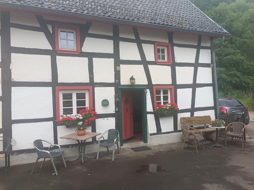 Fereien Wohnung Olef, Шлайден (актуальные цены 2025 года)