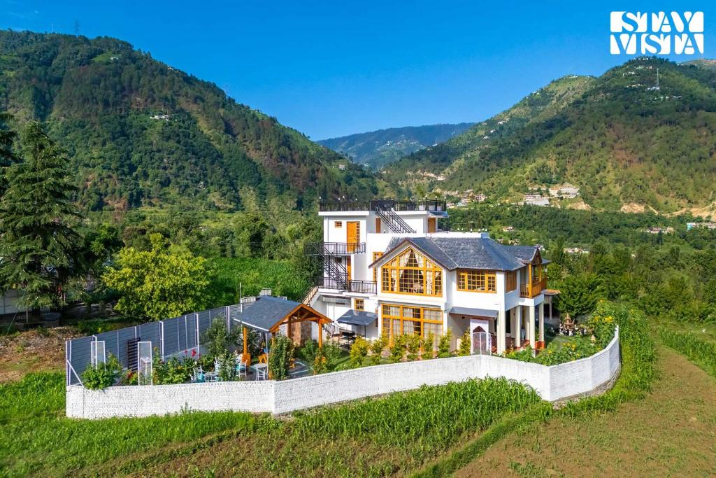 StayVista at The Oakridge 4BR in Chamba with Jacuzzi, nearby activities ...