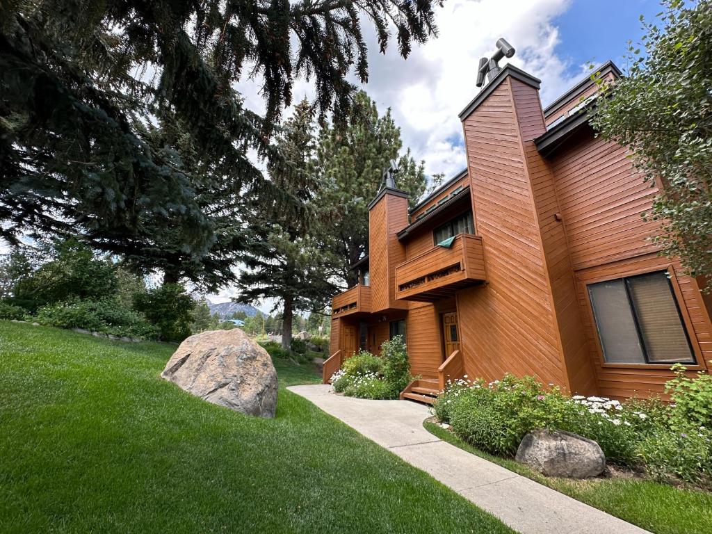 Snowflower #75 condo, Mammoth Lakes (updated prices 2026)