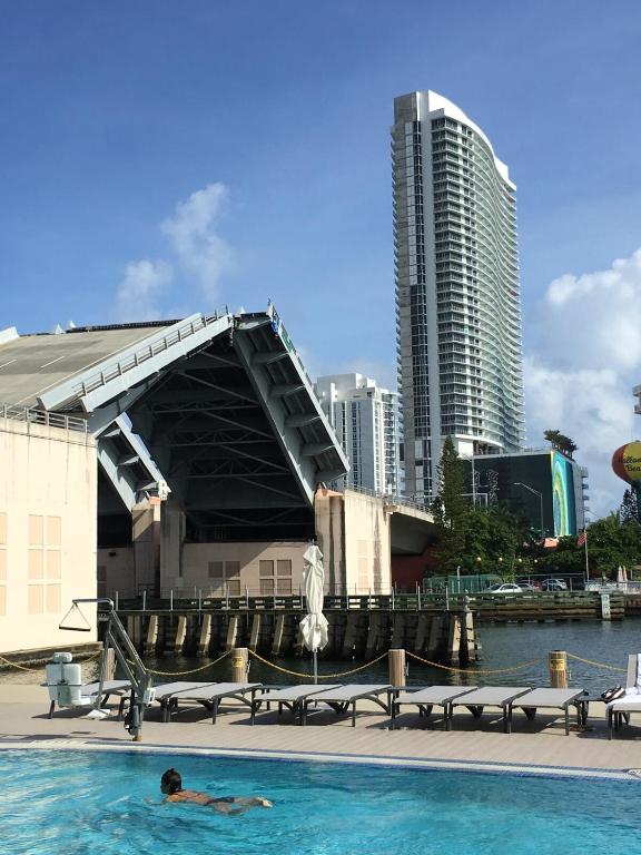 BeachWalk Condo with Beach Club 2bed 2bath, Hallandale Beach (updated ...