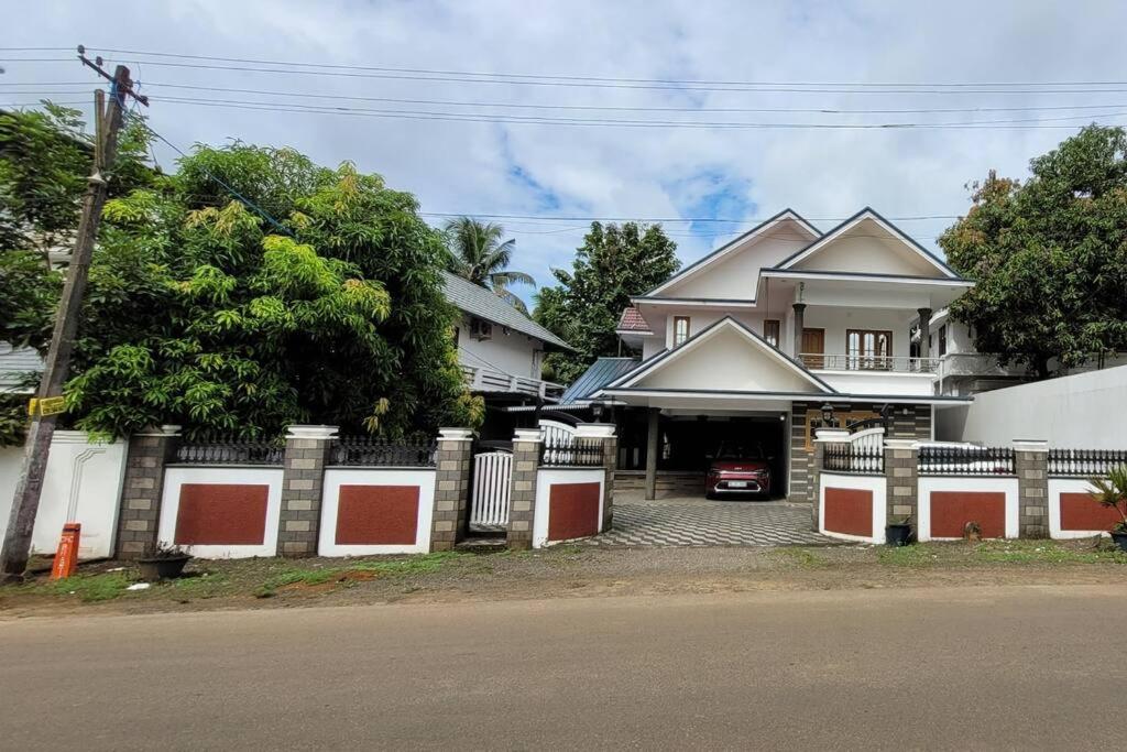 Beautiful house at cherpunkal, Pullappalli (updated prices 2026)