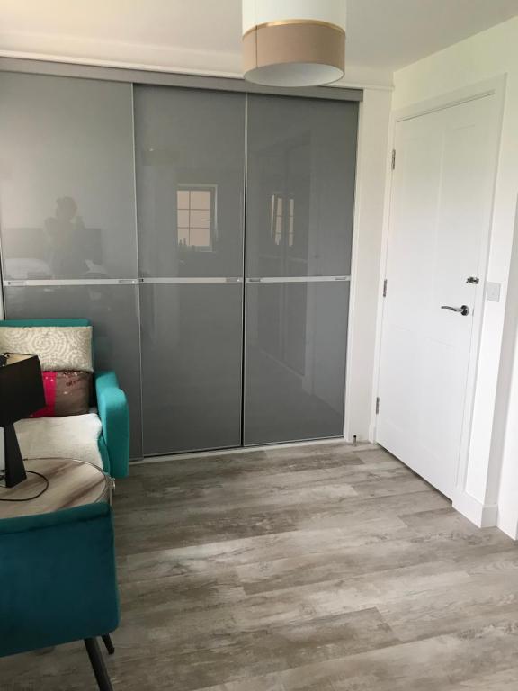 Two bedrooms with 3 double beds 2 bathrooms, Edinburgh (updated prices ...