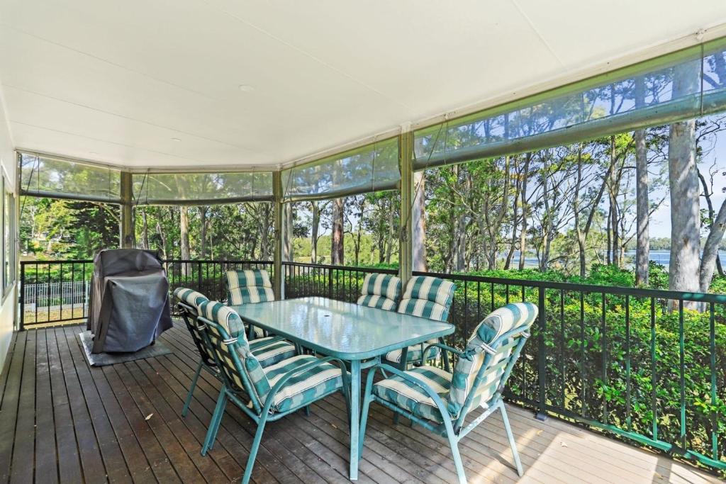 The Ideal Spot- Pet Friendly Waterfront with Retro Styling, Sanctuary ...