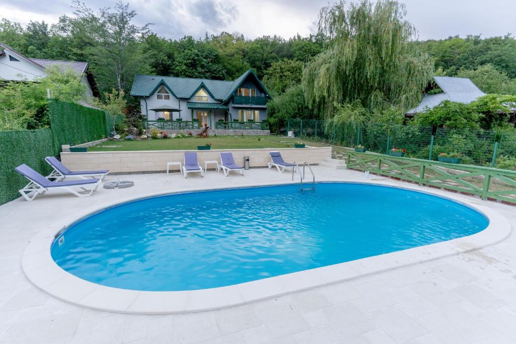 Casa Senik Monteoru Piscina ,Jacuzzi Sauna, Ciubar, Merei (updated ...