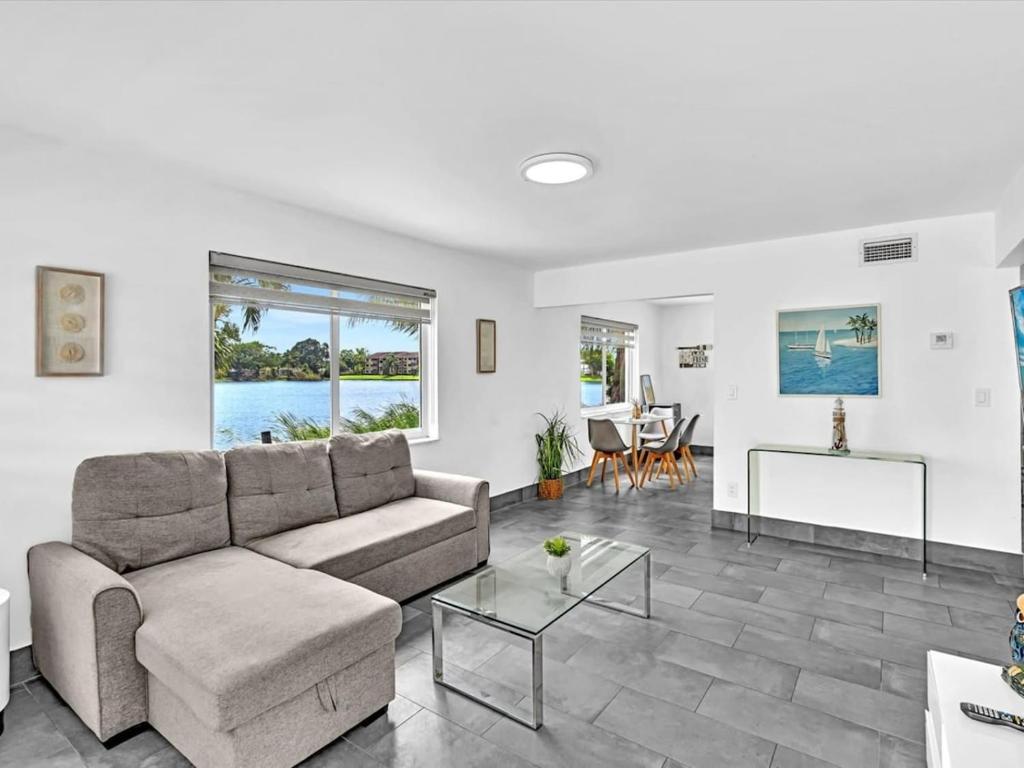 Charming 2br Lakefront Cottage In Davie Near Beach, Davie (updated prices 2026)