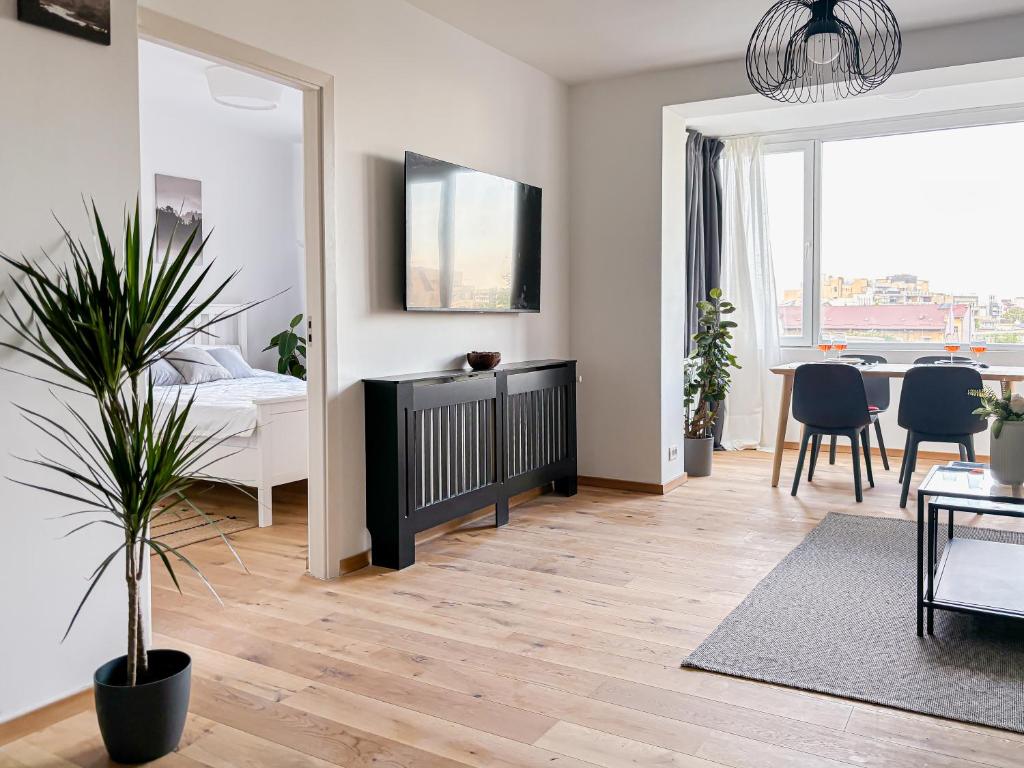 NEW Bright 2BR Flat Top Location Piata Romana, Bucharest (updated ...