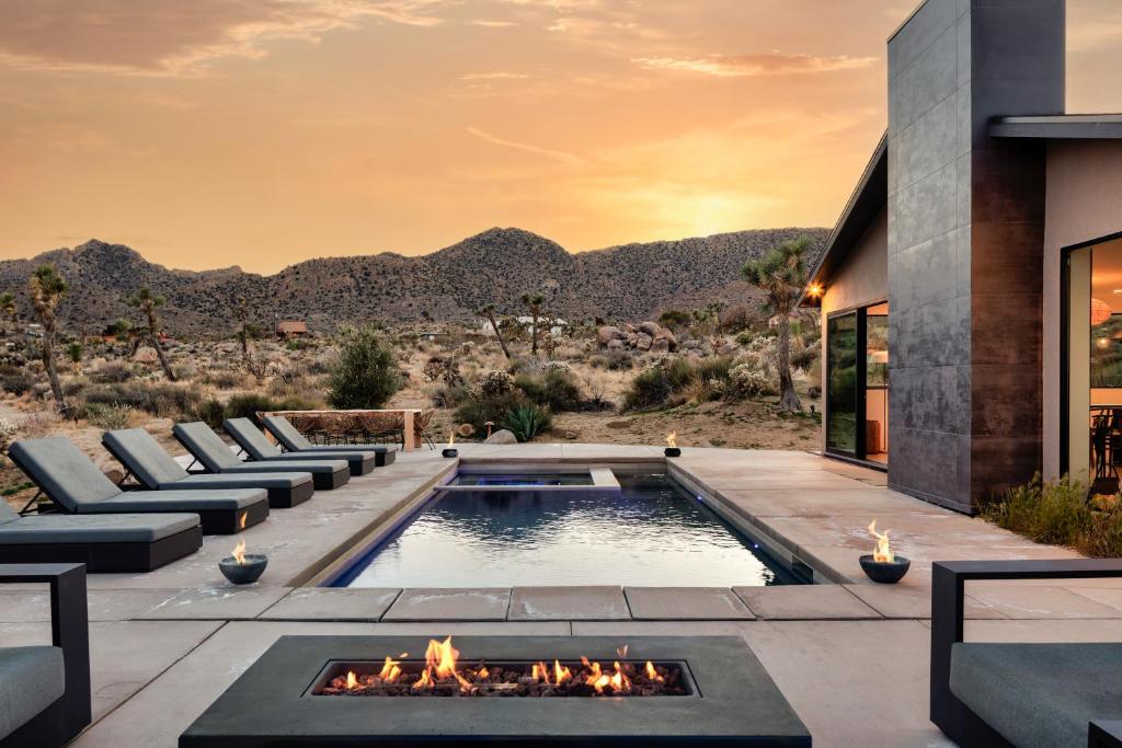 Amaru Muru - Luxury Retreat with Pool/Hot Tub/Yoga, Joshua Tree ...