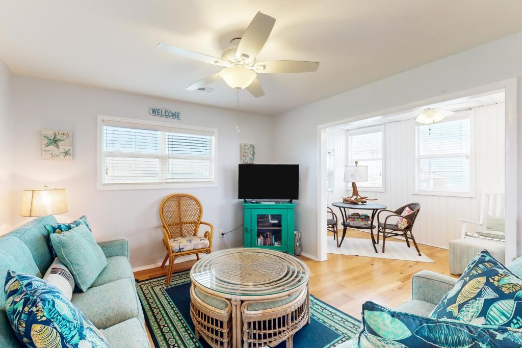 Sea View Cottage, North Topsail Beach (updated prices 2025)