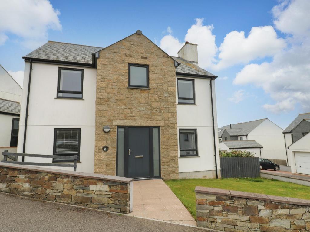 39 The Shrubberies, Helston (updated prices 2025)