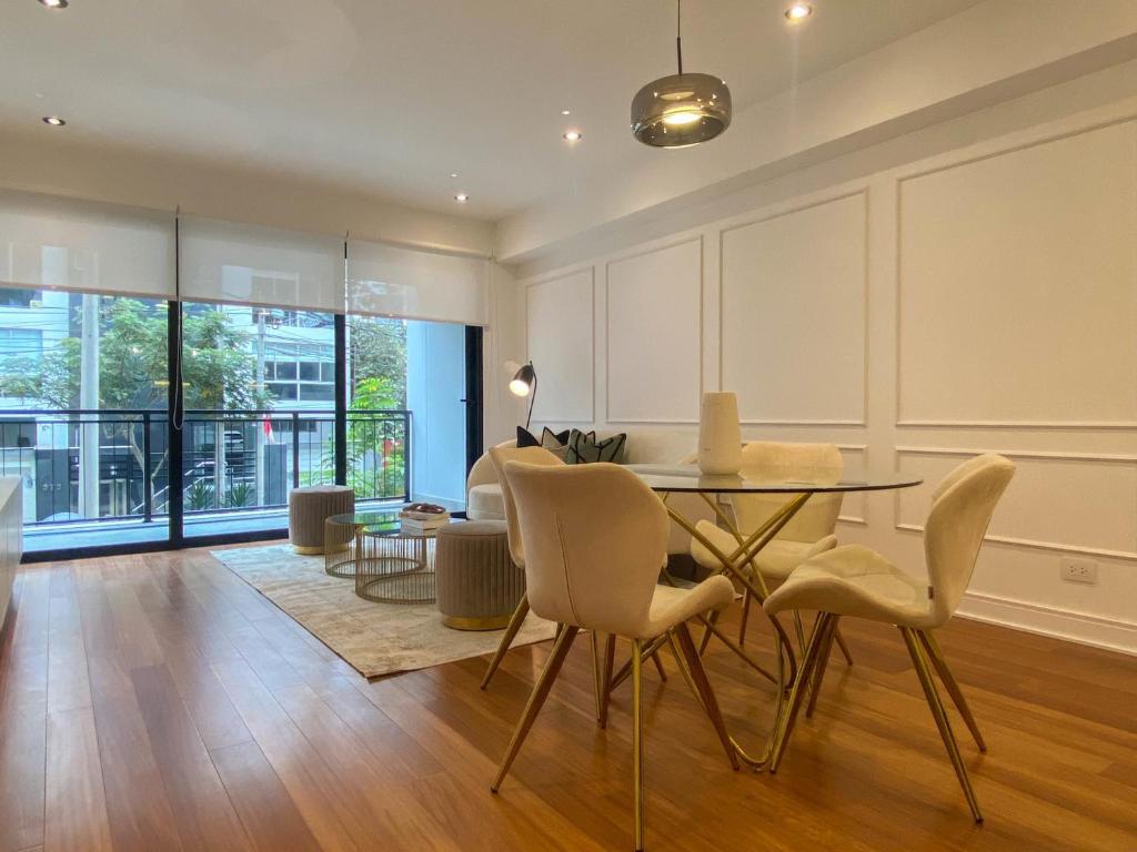 Cozy 2BR with Incredible Balcony in Miraflores, Lima (updated prices 2025)