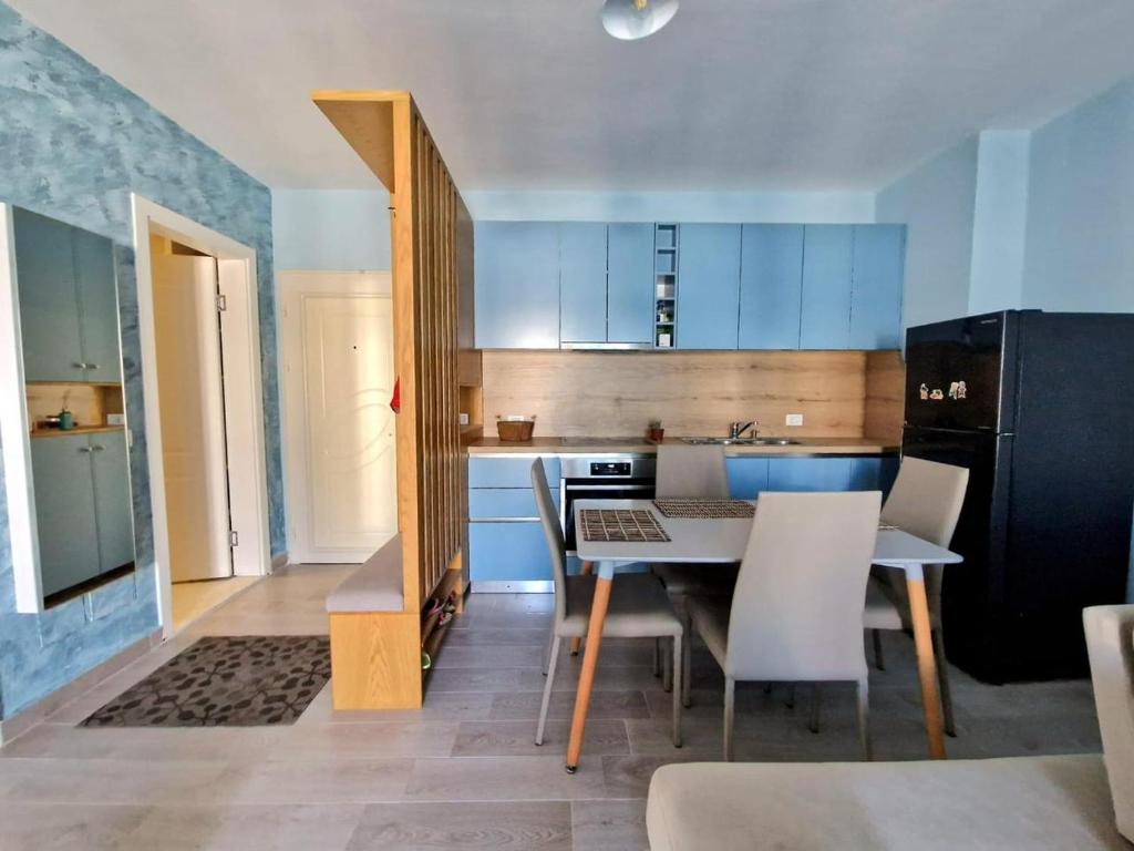 Anda's cozy place at FAFA Resort, Golem (updated prices 2025)