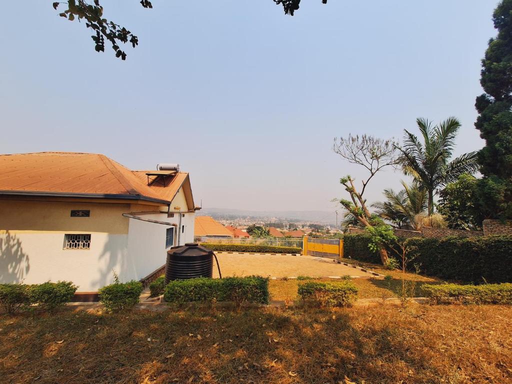 Siffler sur la Colline, Mayange (2024 legfrissebb árai)