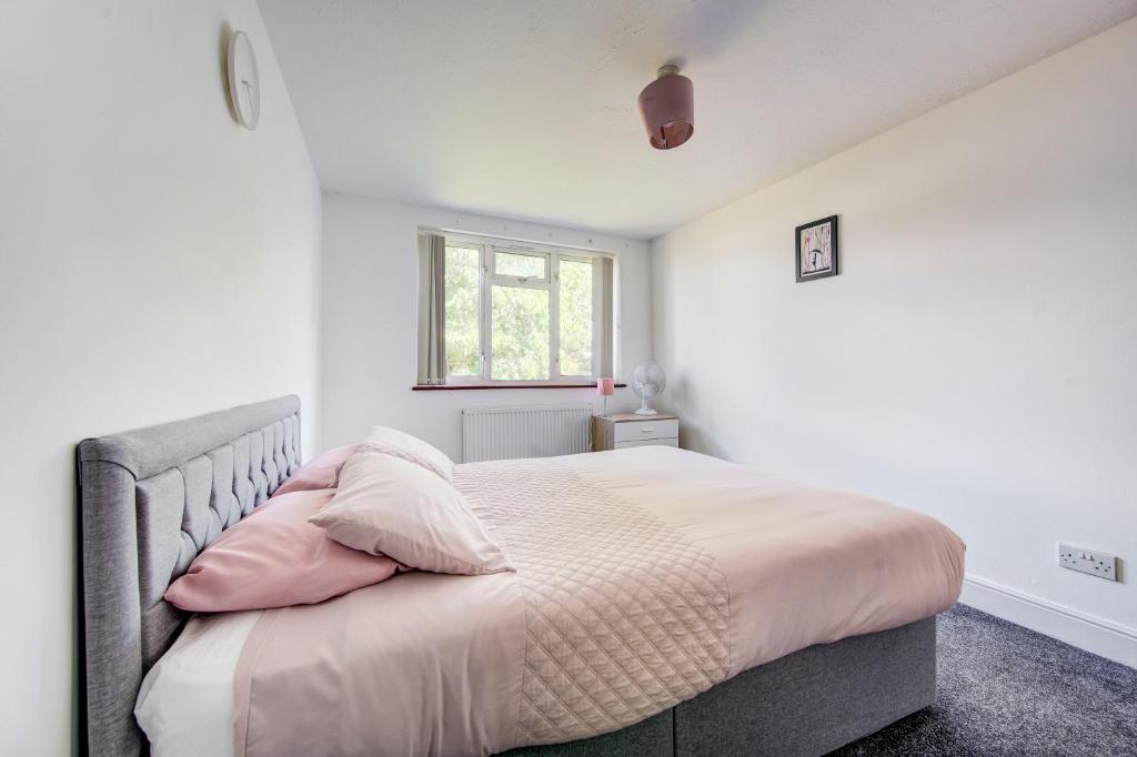 5 bed family home in London, Colindale (updated prices 2025)