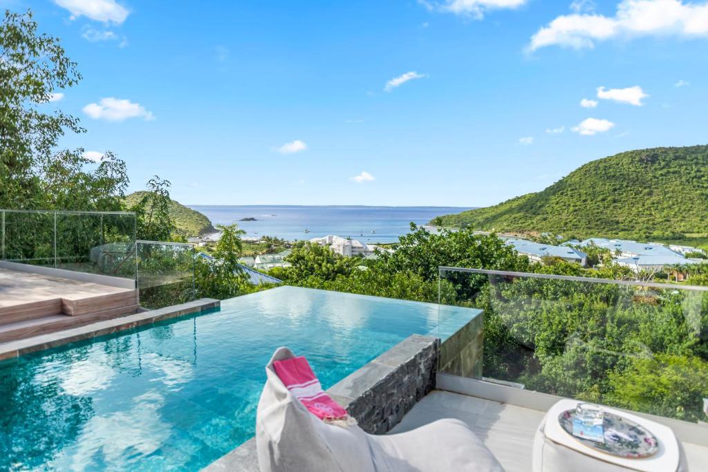 Villa prestigieuse avec vue spectaculaire sur l Anse Marcel, Anse ...