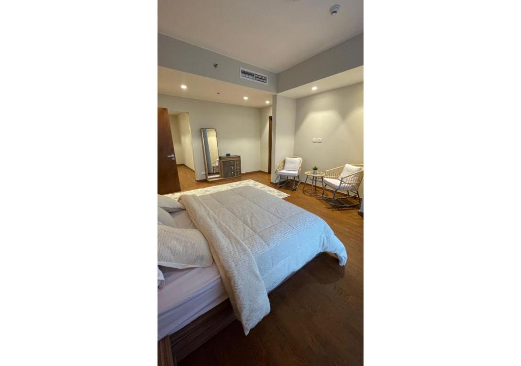 Furnished Apartment in Mall Of Arabia Towers , AEON Compound, Zes ...