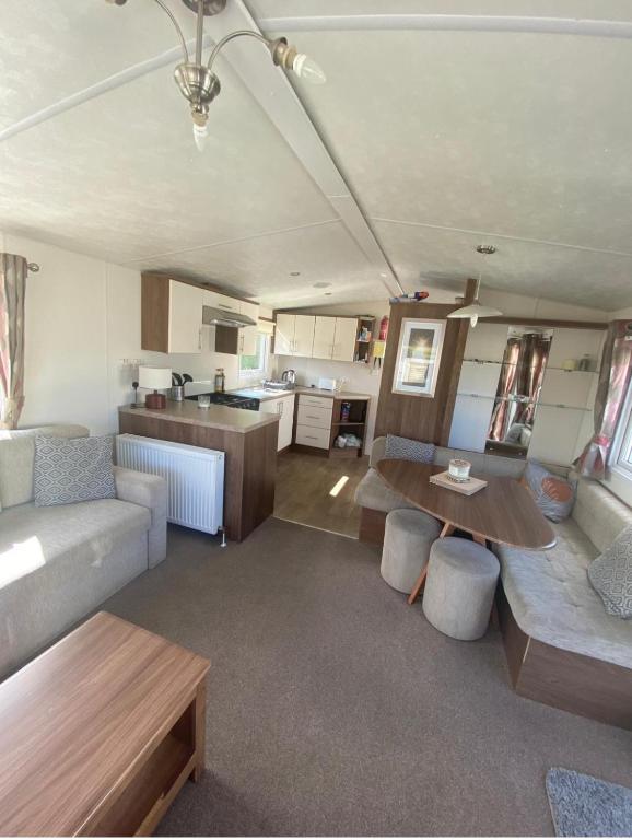 Modern 2017 model Delta Sienna static caravan in Clarach Bay ...
