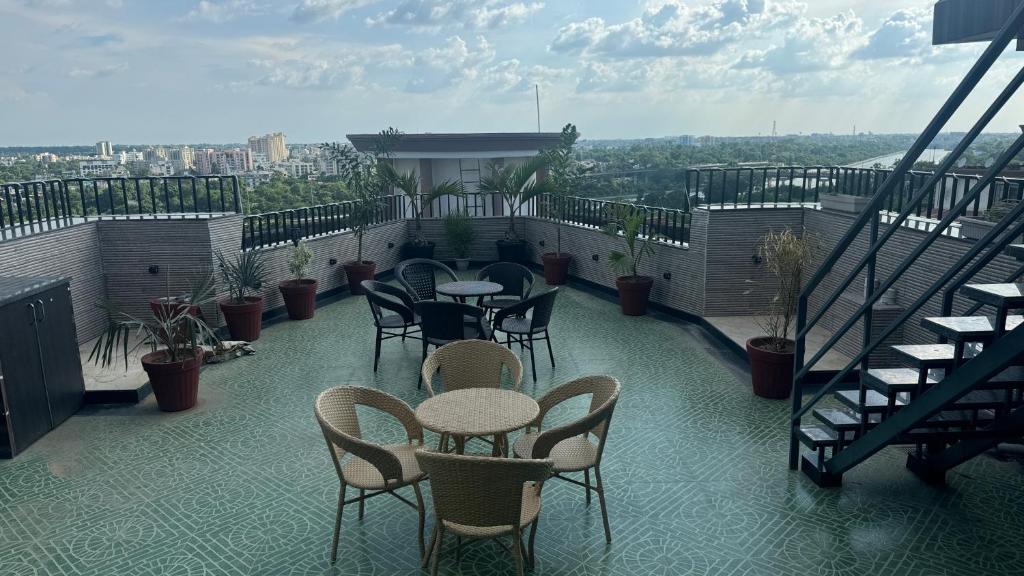 Riverfront Penthouse Studio with Spacious Terrace, Lucknow (updated ...