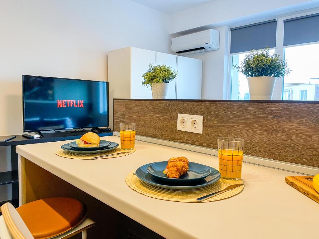 BOOK High Rise Studio by Cosher, Sofia (updated prices 2025)