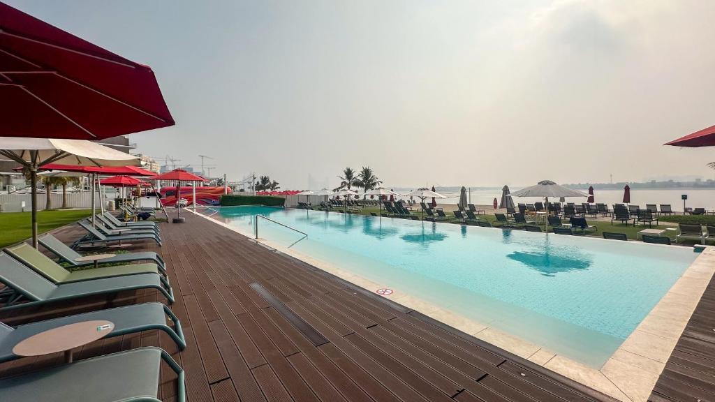 Waves - Premium Seaside Retreat With Private Beach, Dubai (updated ...