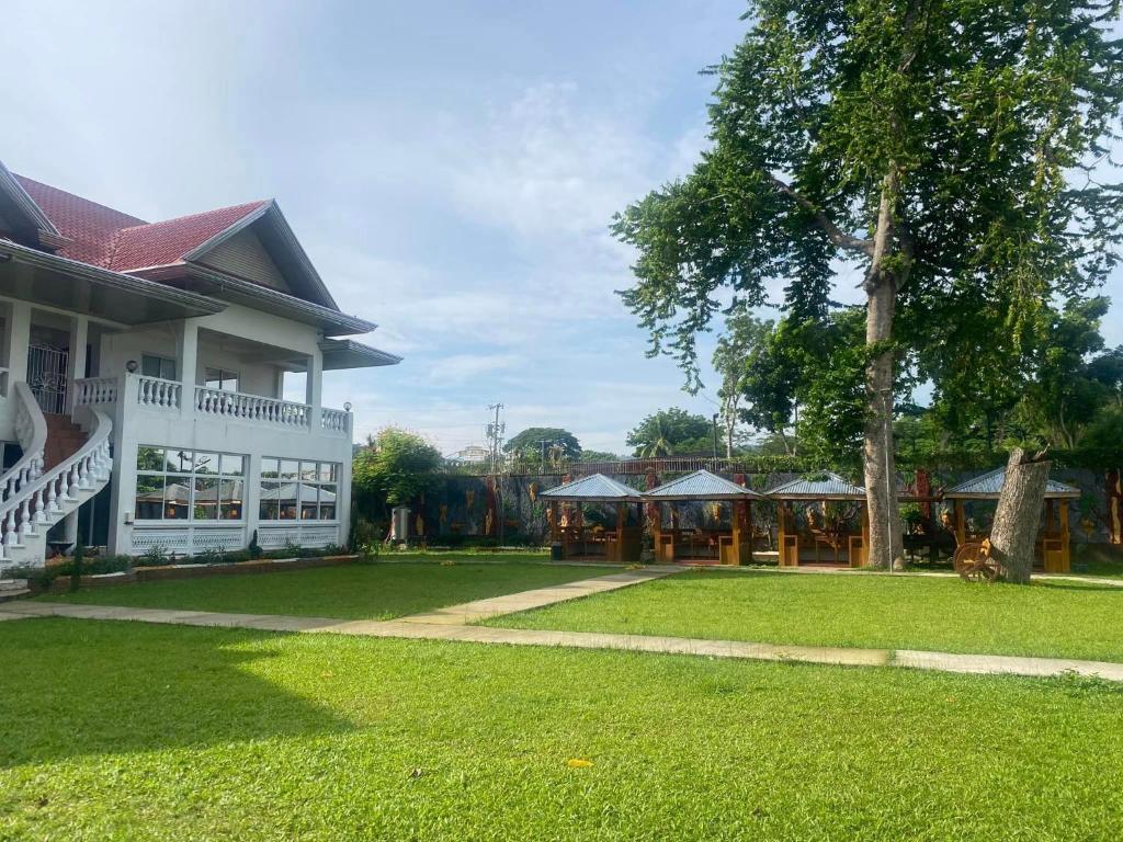 LLANES BANCOLITA'S RESORT - Taal lakeview resort balete, Balete ...