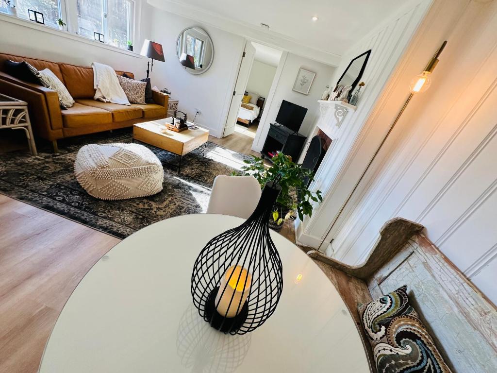 Cozy, Renovated 1Bed Suite, Full Kitchen, 5 min to Westport, Weston (updated prices 2025)