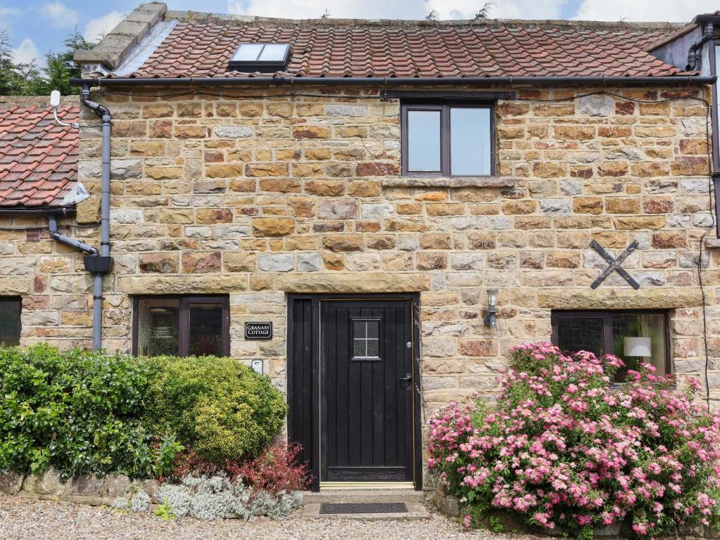 Granary Cottage, Staintondale (updated prices 2026)