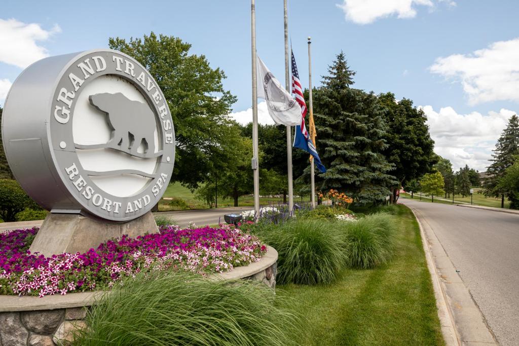 Valleyway Getaway Golf AC 2 Beds + Baths, Traverse City (updated prices ...