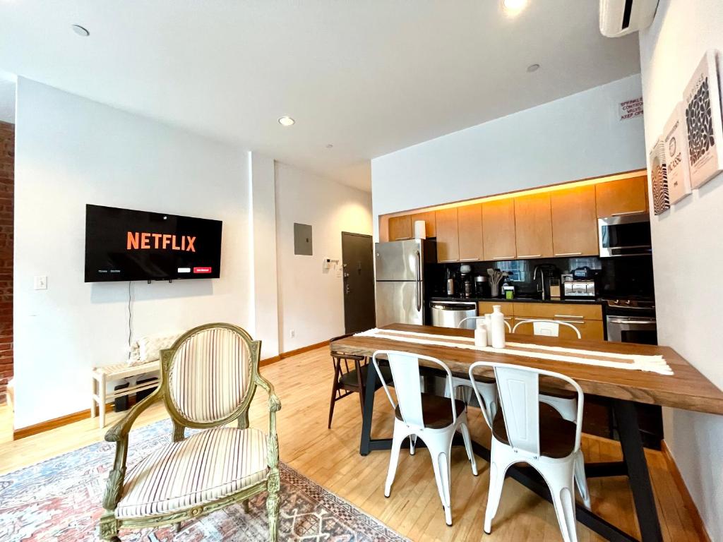 Modern Brownstone Duplex GORGEOUS SOHO DUPLEX BROWNSTONE ≡ New York,