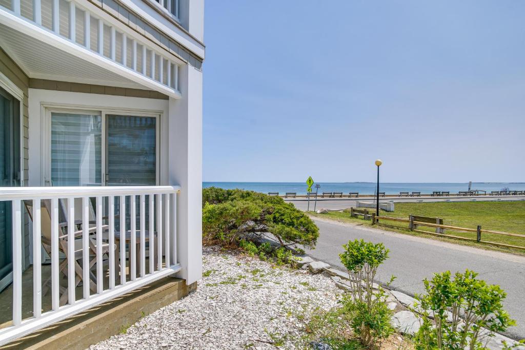 Breezy Oak Bluffs Condo - Steps to Inkwell Beach!, Oak Bluffs (updated ...