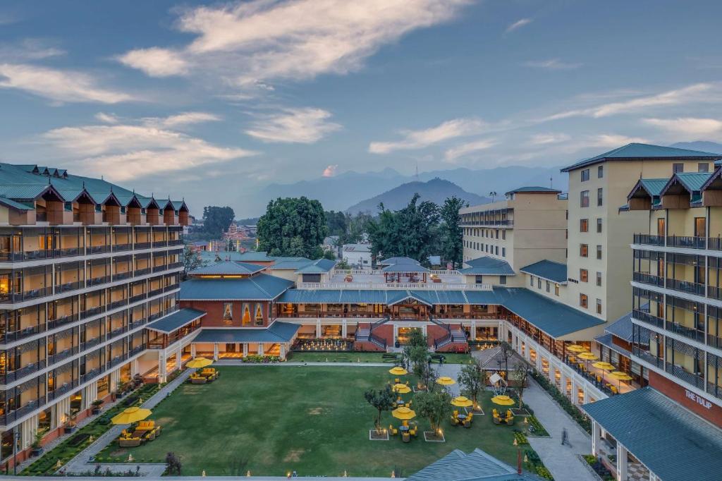 Radisson Collection Hotel & Spa, Riverfront Srinagar, Srinagar (updated ...