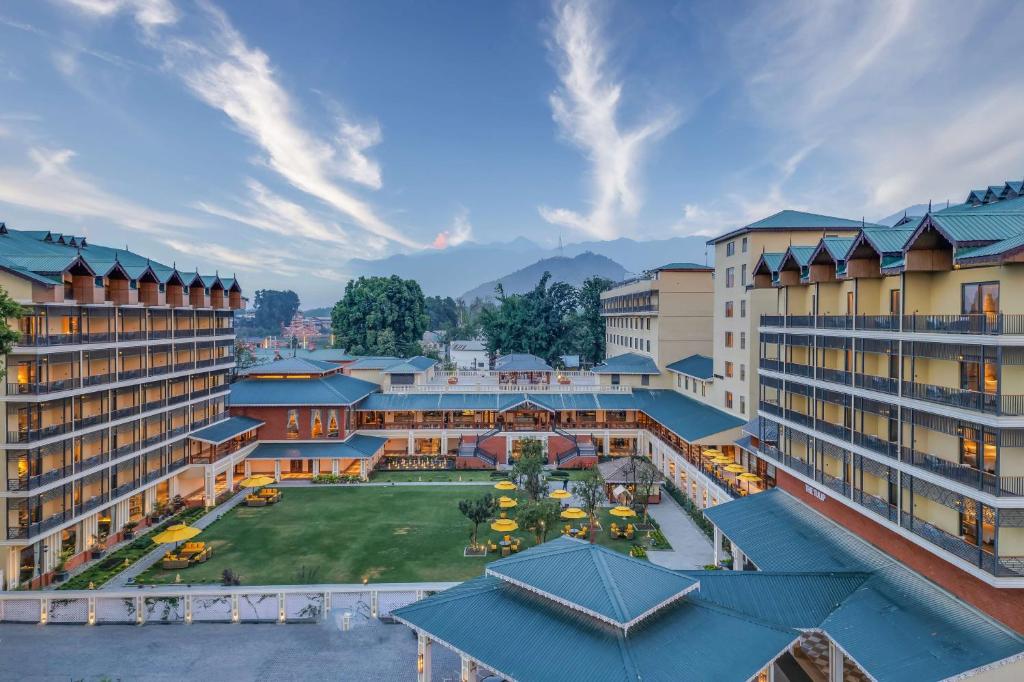 Radisson Collection Hotel & Spa, Riverfront Srinagar, Srinagar (updated ...