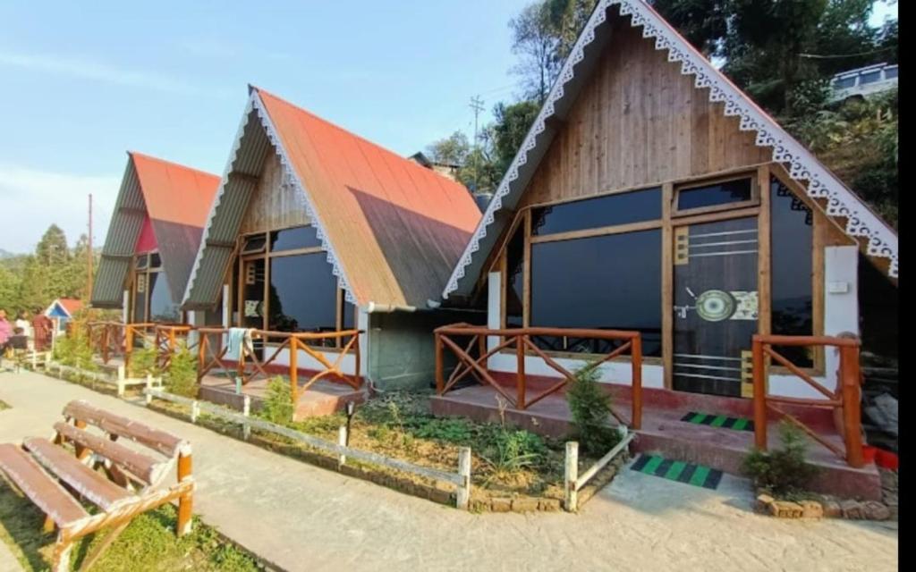 Amar Bari Happy Valley Cottages by StayApart, Mangpu (prezzi aggiornati ...
