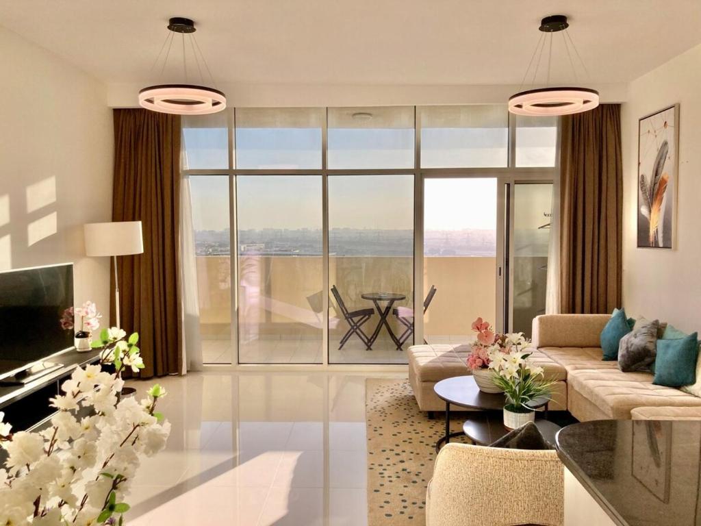 Luxurious 2br Dubai Skyline & Pool Views, Dubai (updated prices 2024)