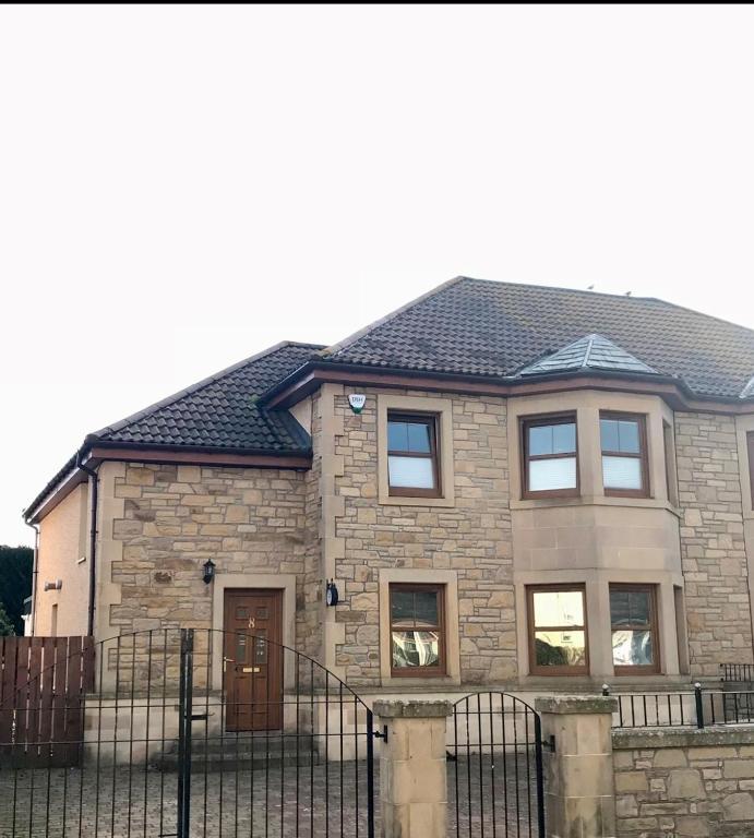 Big Modern Home in Murrayfield next to the Murrayfield Stadium ...