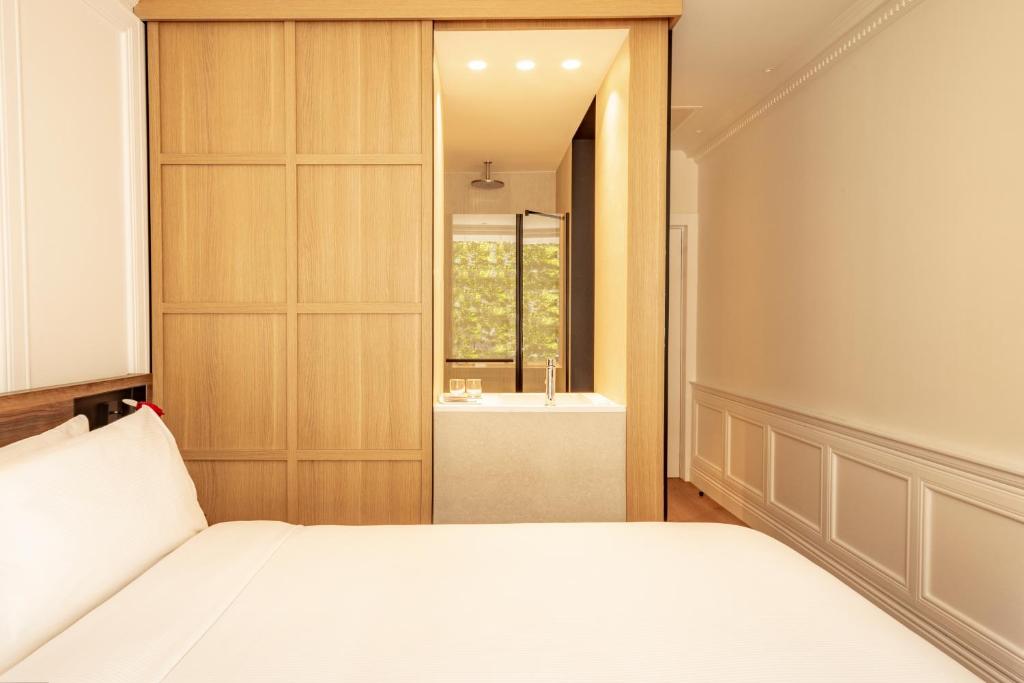 The Caesar Hotel, London (updated prices 2025)