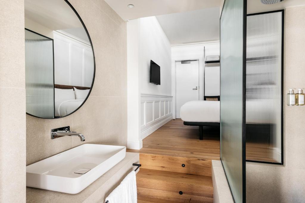 The Caesar Hotel, London (updated prices 2025)