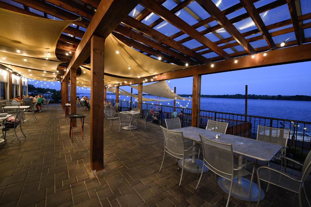 Crowne Plaza Niagara Falls NY - Riverside by IHG, Niagara Falls ...